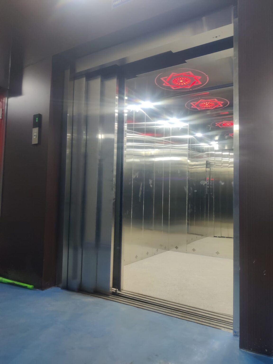 Hydraulic lifts in Bangalore - Hi -Tech Lift Engineering : hydraulic ...